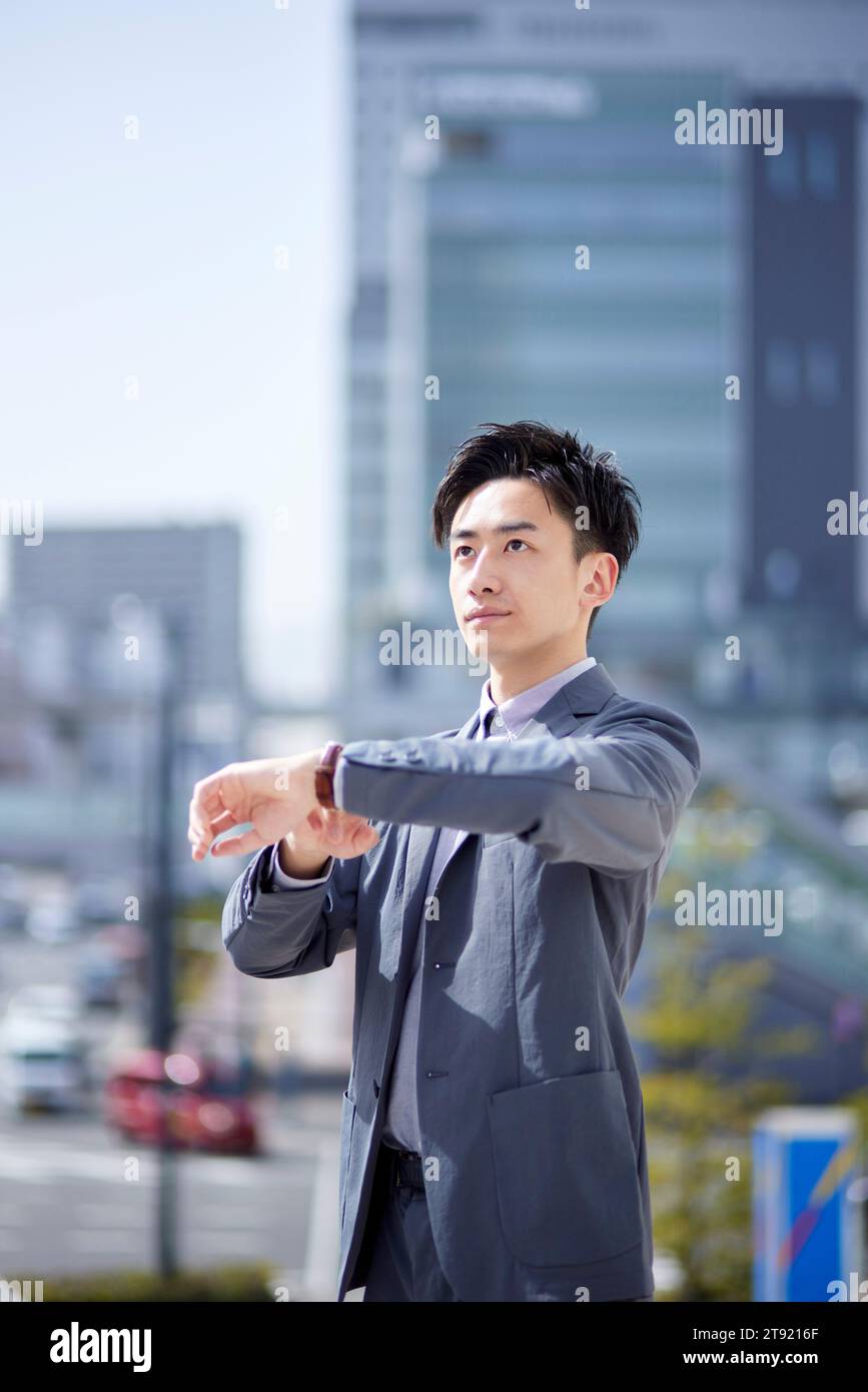 young Japanese businessman Stock Photo - Alamy