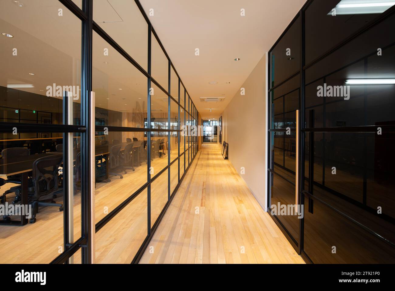 Office flooring hi-res stock photography and images - Alamy