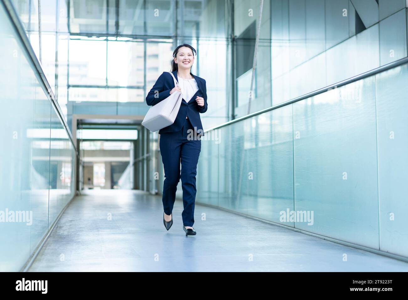 running business woman Stock Photo - Alamy