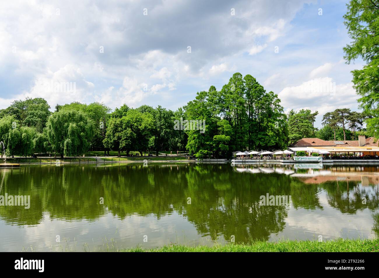 Parcul nicolae romanescu hi-res stock photography and images - Alamy
