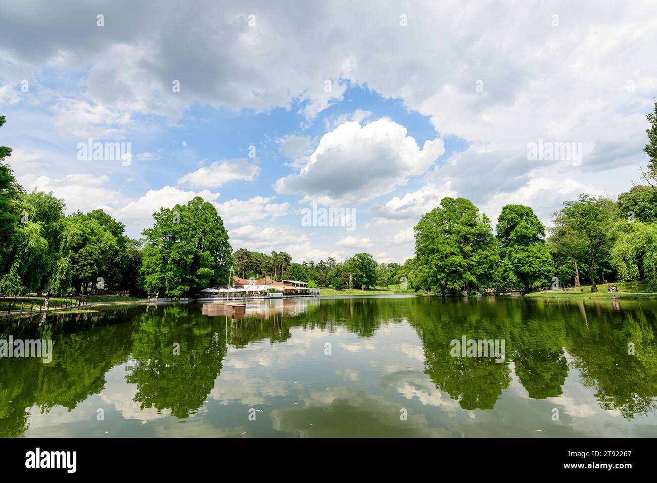 Parcul nicolae romanescu hi-res stock photography and images - Alamy