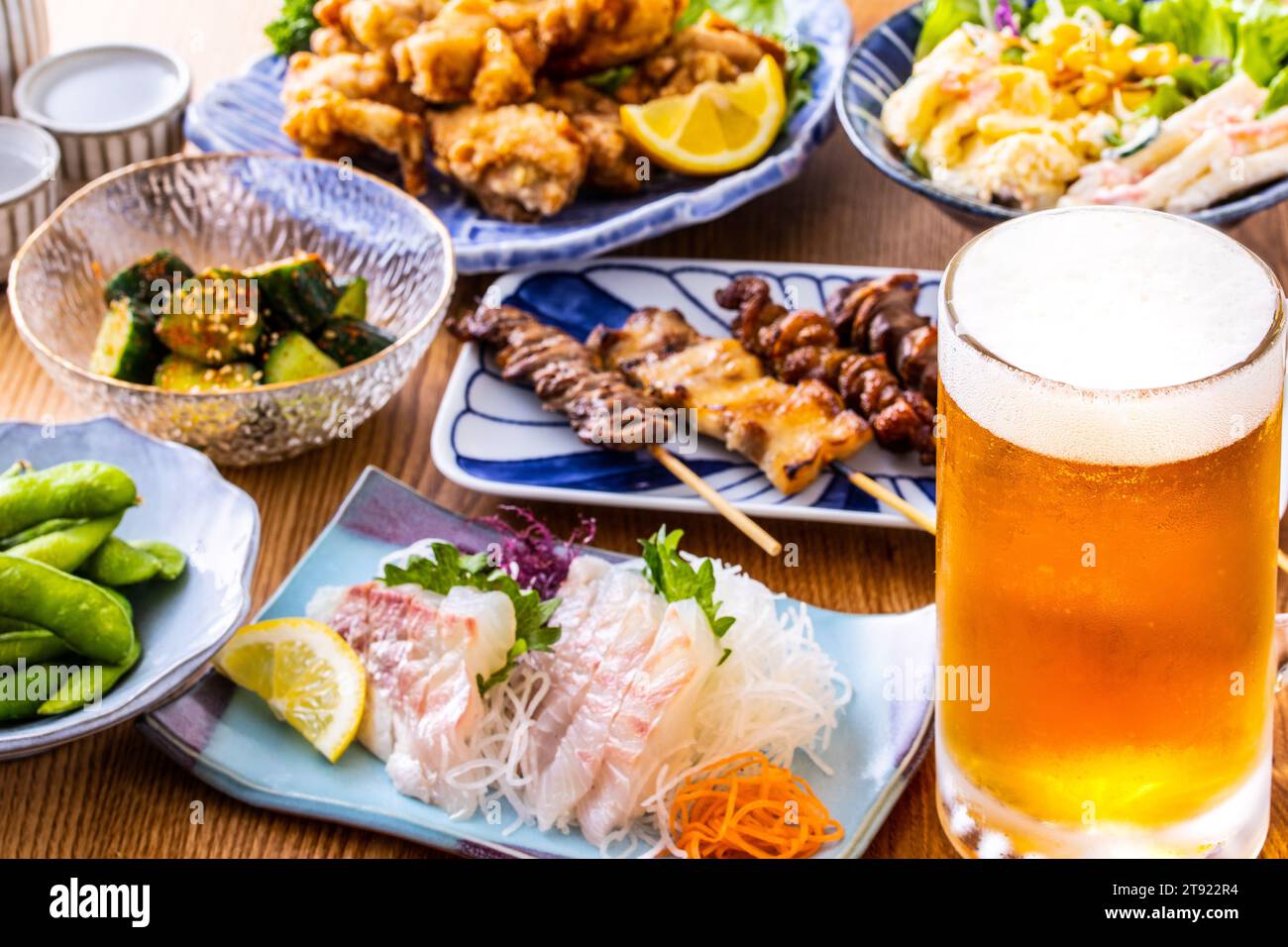 Draft beer and food at a Japanese izakaya Stock Photo - Alamy