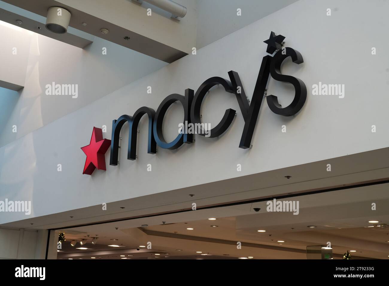 At shops at montebello shopping mall hi-res stock photography and ...