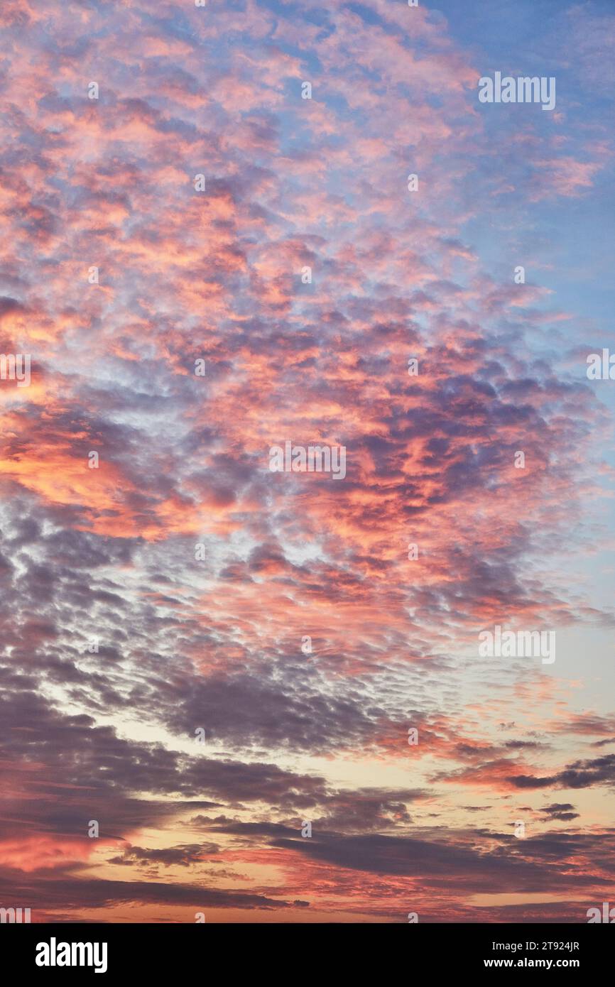 Time lapse pink sunset clouds hi-res stock photography and images - Alamy