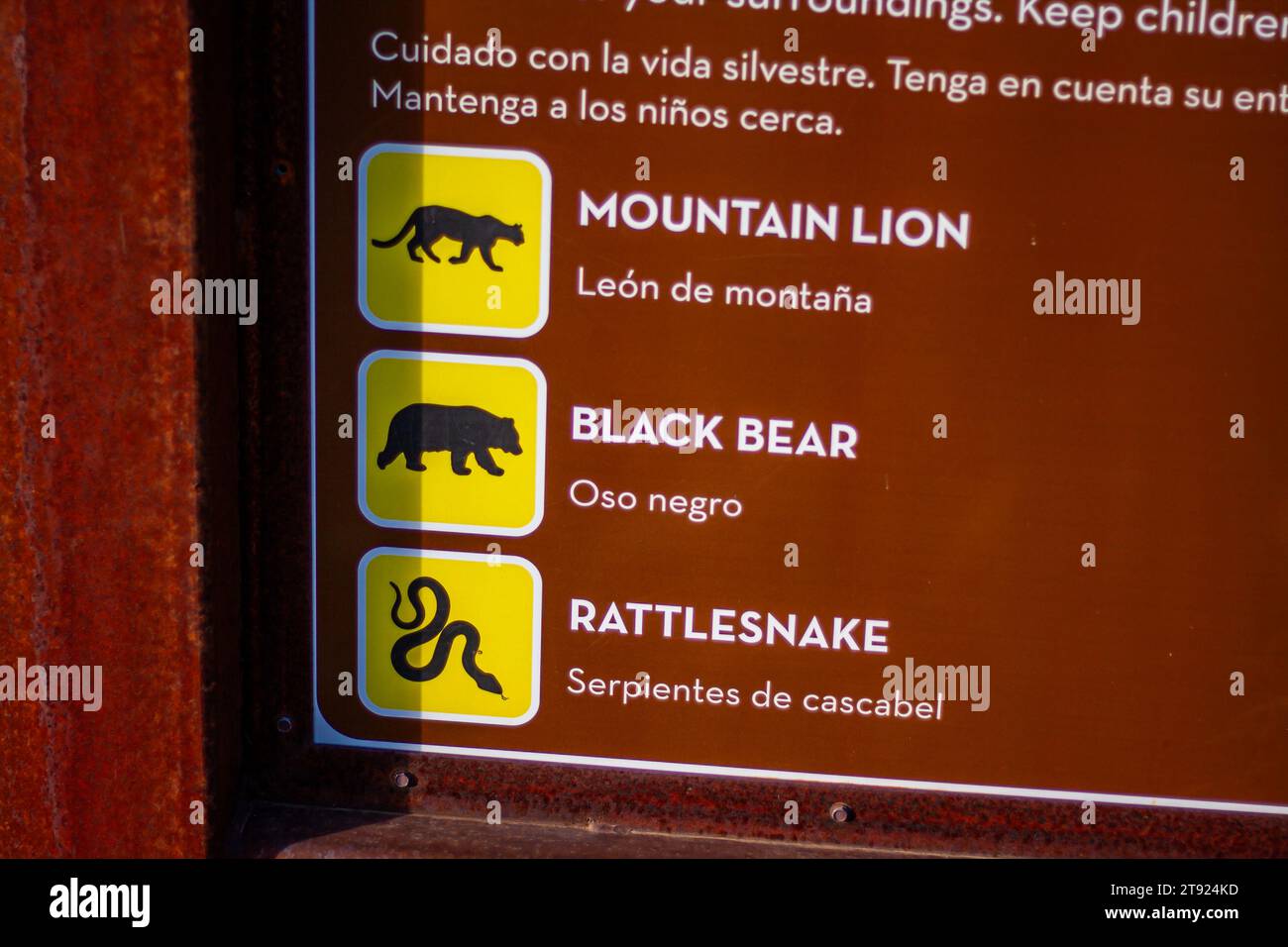 Wildlife warning sign in English and Spanish, bilingual caution sign in ...