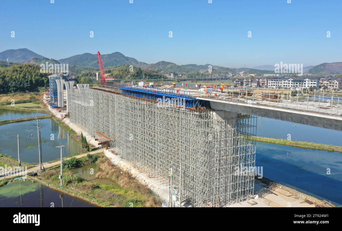 Construction worker in hangzhou hi-res stock photography and images - Alamy