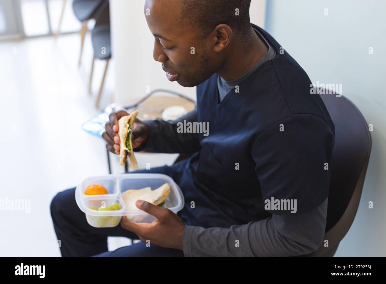 Doctor healthy eating hi-res stock photography and images - Alamy