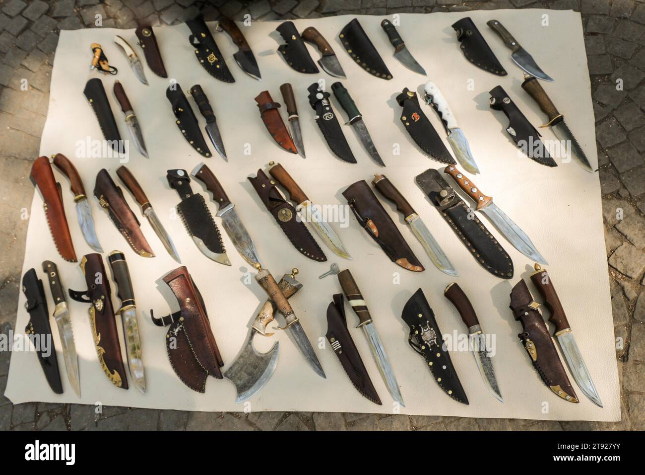 Traditional knives hi-res stock photography and images - Alamy