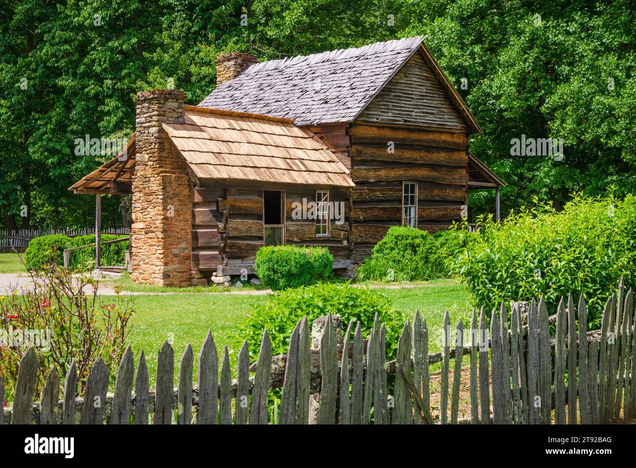 Cabin in Cades Cove at the Great Smoky Mountains National Park in North ...