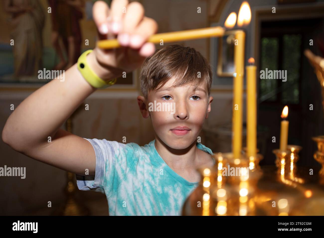 Child lights candles in church hi-res stock photography and images - Alamy