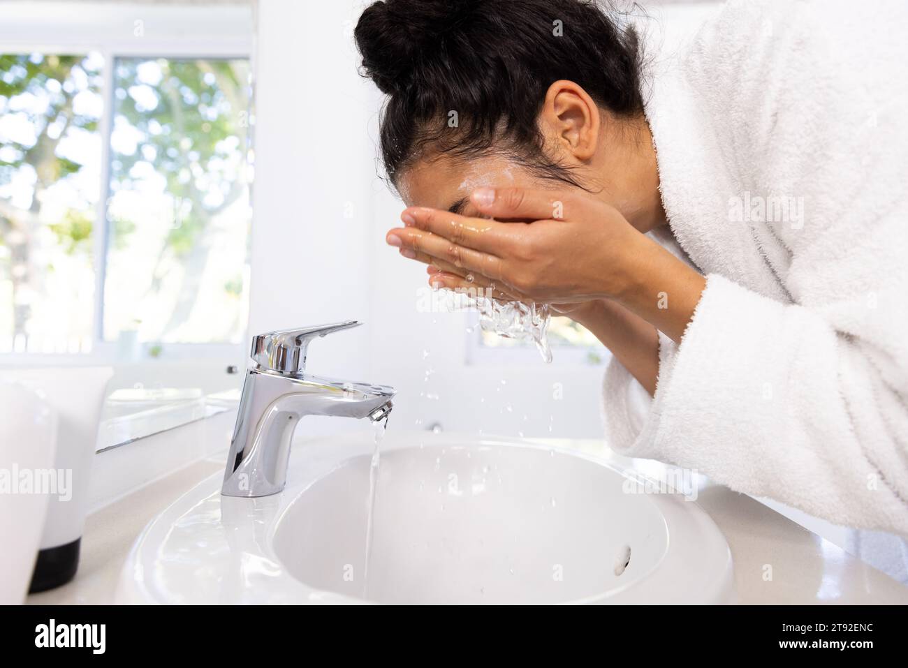 Rinsing face hi-res stock photography and images - Alamy