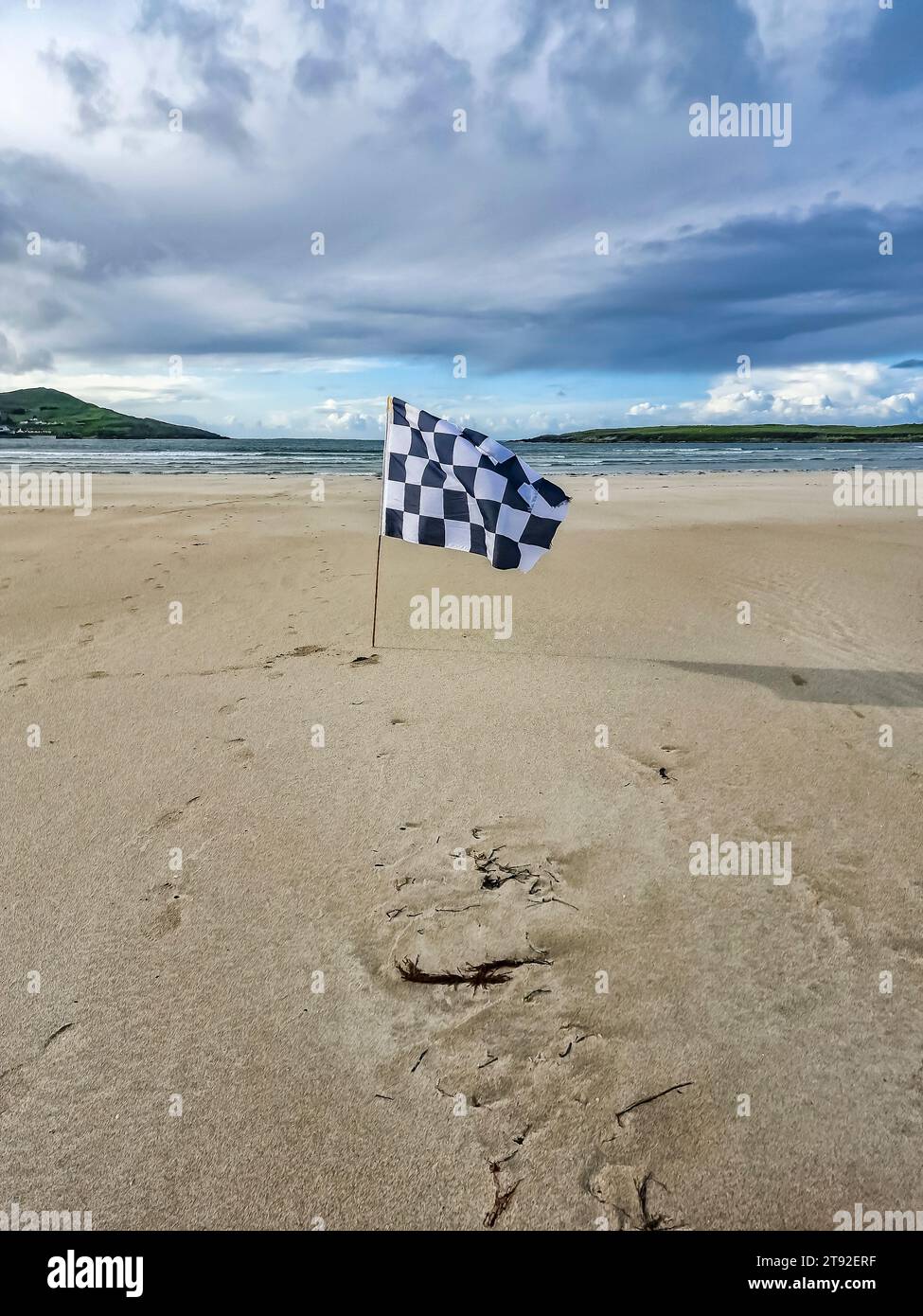 Ireland flag slow motion hi-res stock photography and images - Alamy