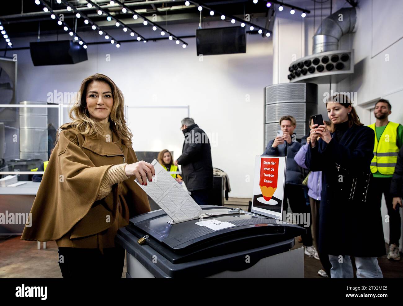 Netherlands. 22nd Nov, 2023. AMSTERDAM - Leader of the People's Party for Freedom and Democracy ...
