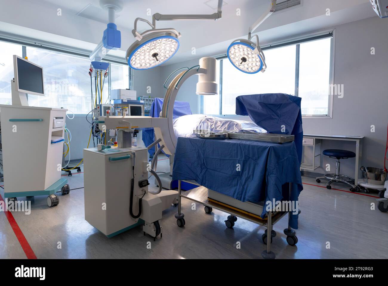Hospital close hi-res stock photography and images - Alamy