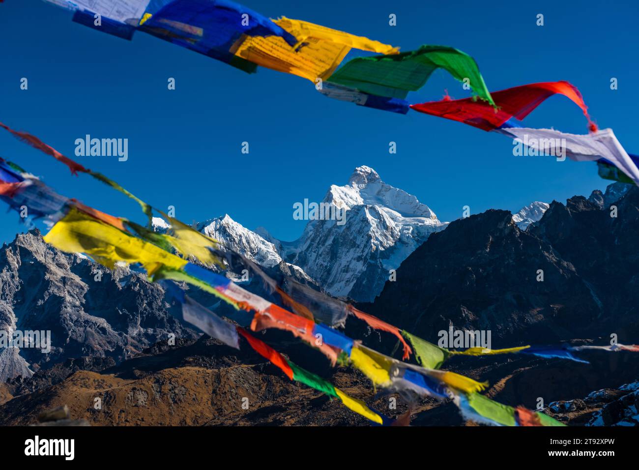 Early morning sunrise in the hImalayas of Nepal with Mt. Kumbhakarna ...
