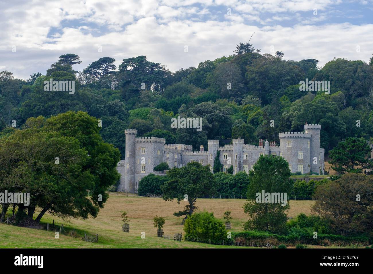 Castellated country house uk hi-res stock photography and images - Alamy