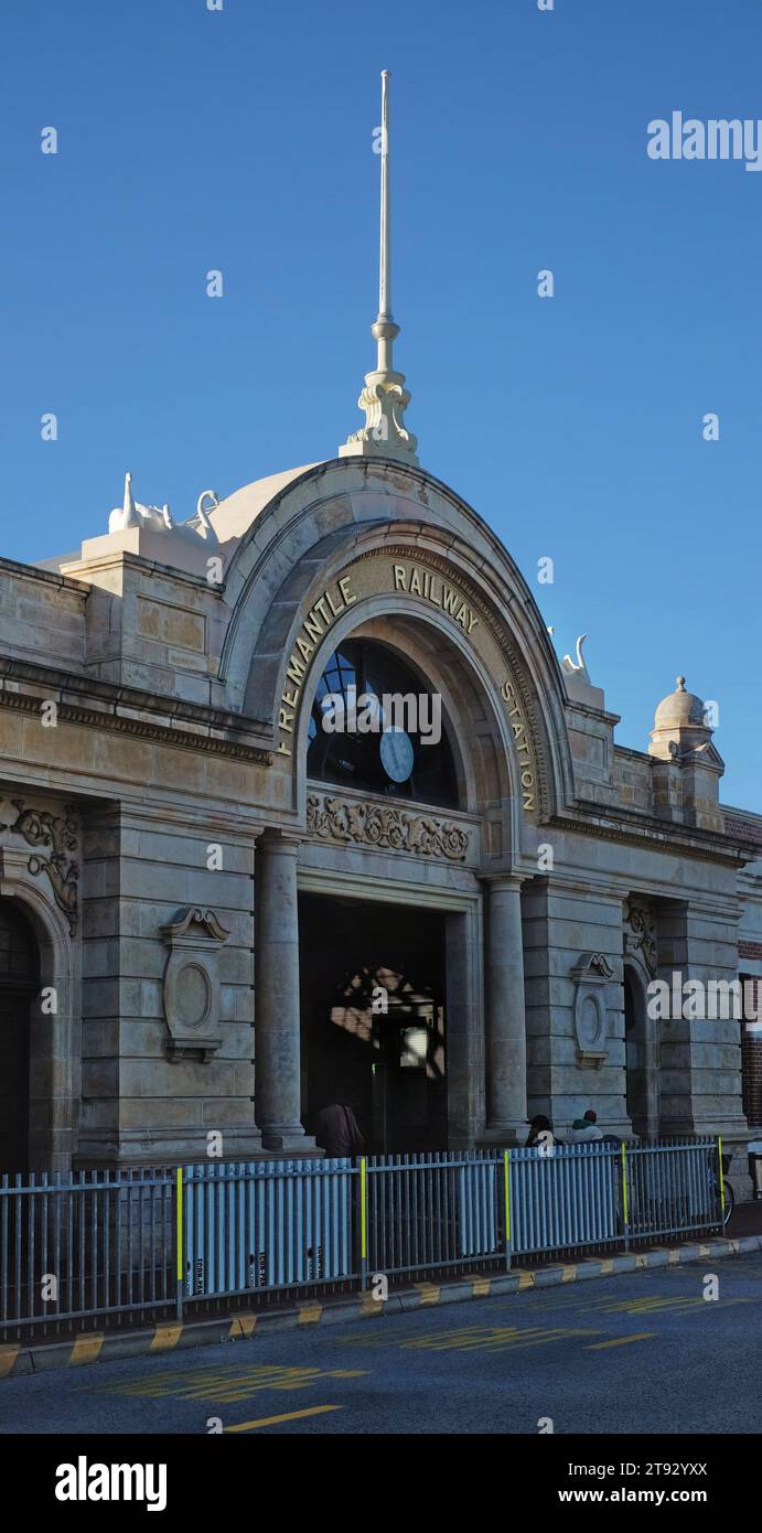 Fremantle Railway Station (1905) Entry Hall exterior, Federation Free ...