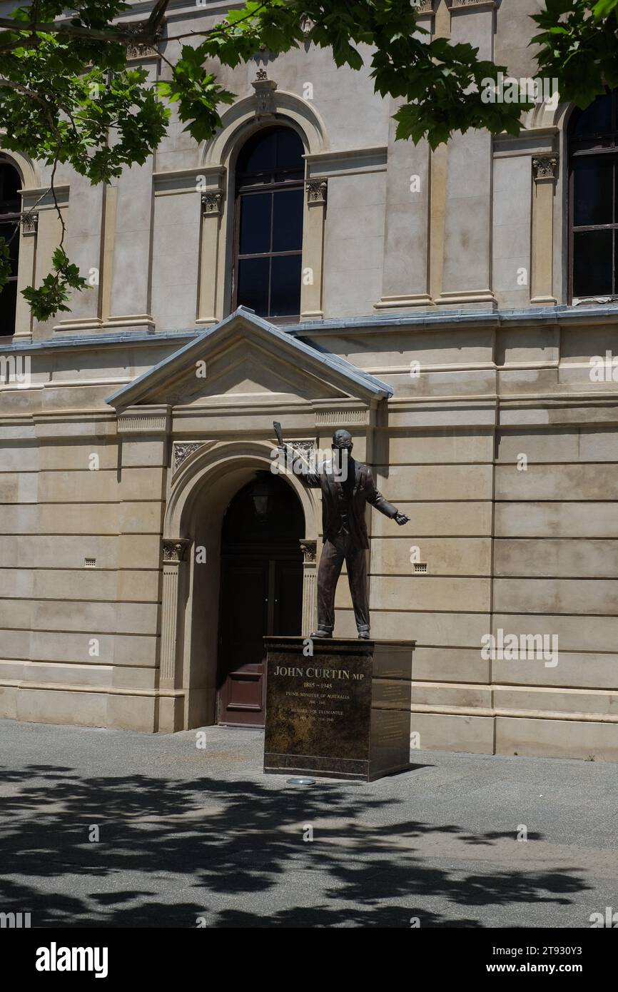 Statue of John Curtin in Kings Square outside Fremantle Town Hall (1887 ...