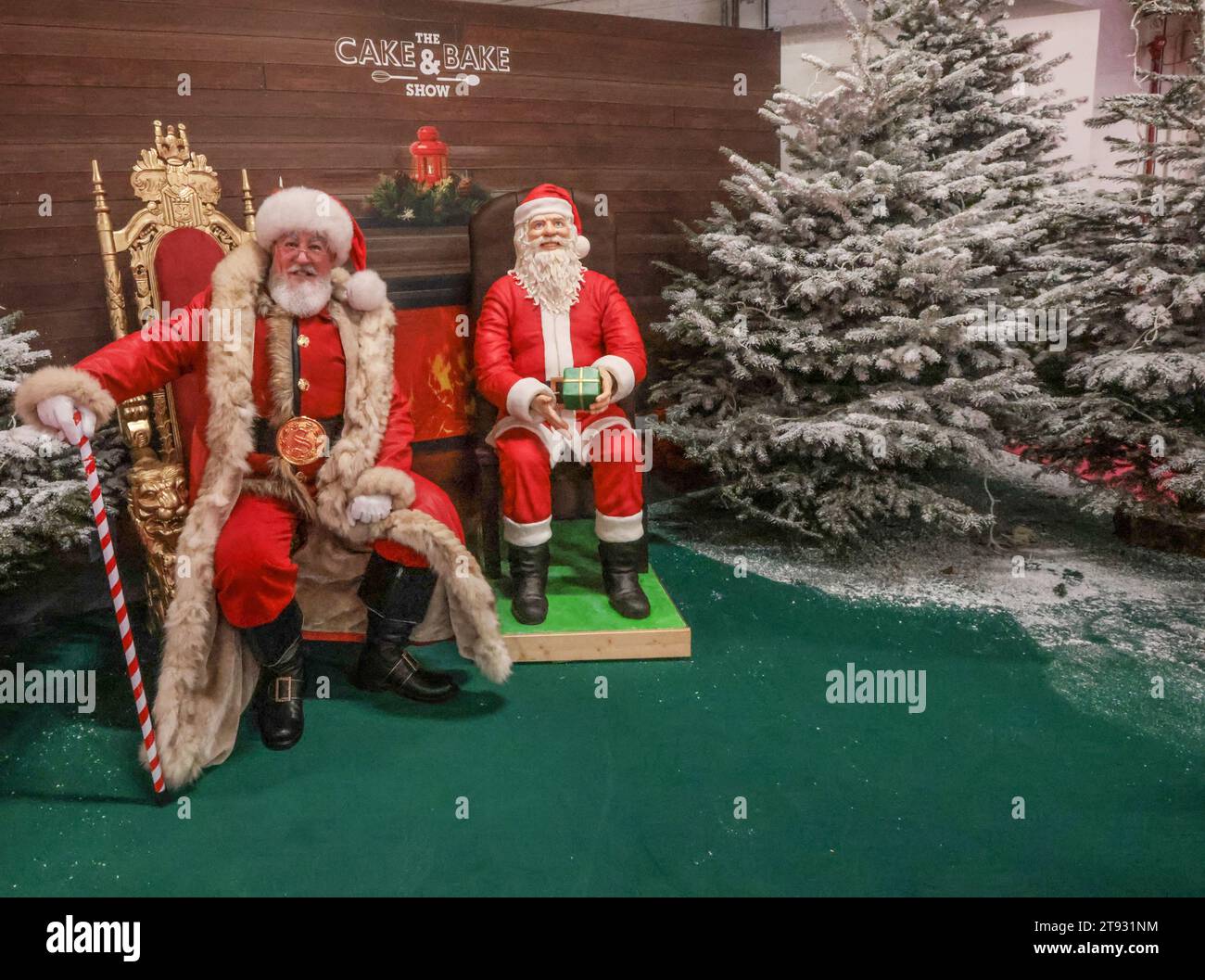 Disney themed cakes hi-res stock photography and images - Alamy