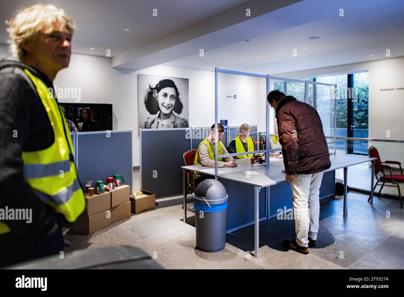 Netherlands. 22nd Nov, 2023. AMSTERDAM - Voters cast their votes at a ...