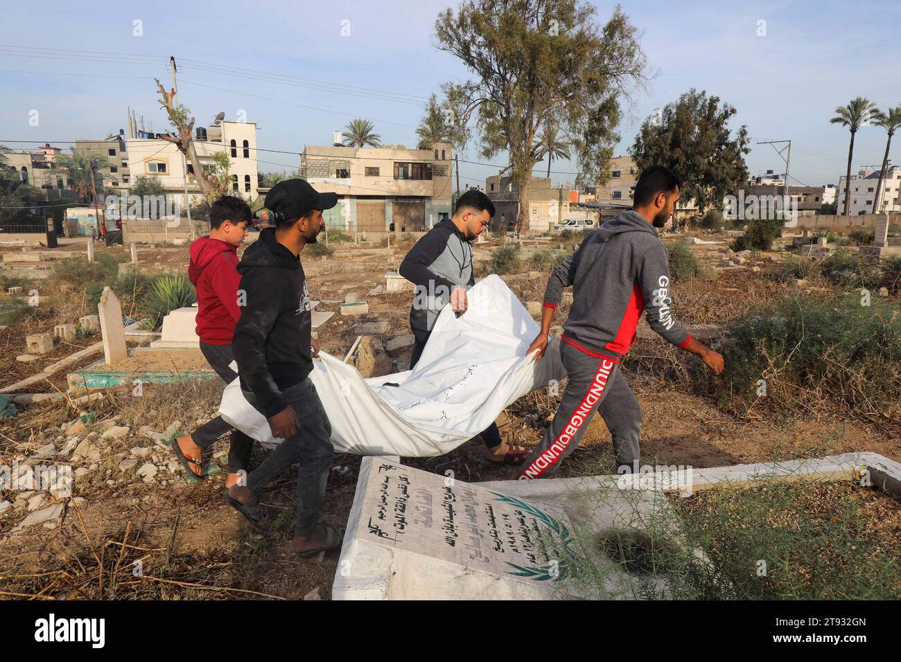 Palestinians bury dead bodies of Palestinian Abu Ghaza family in a mass ...
