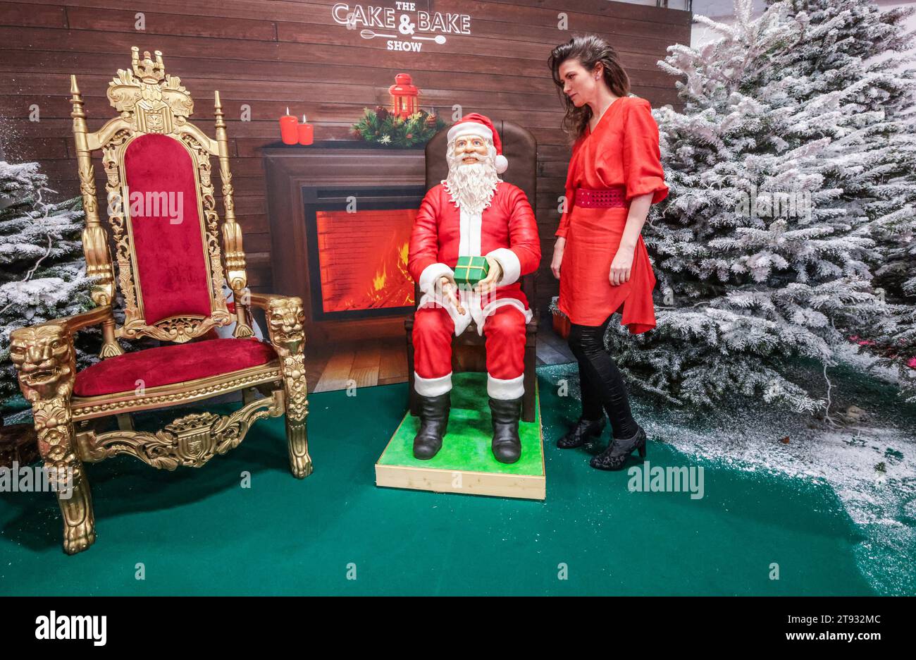 London, UK. 22nd Nov, 2023. Sweet Santa the life size Fathers Christmas ...
