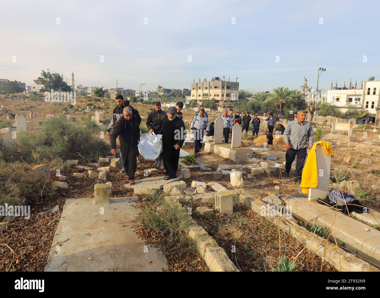 Palestinians bury dead bodies of Palestinian Abu Ghaza family in a mass ...