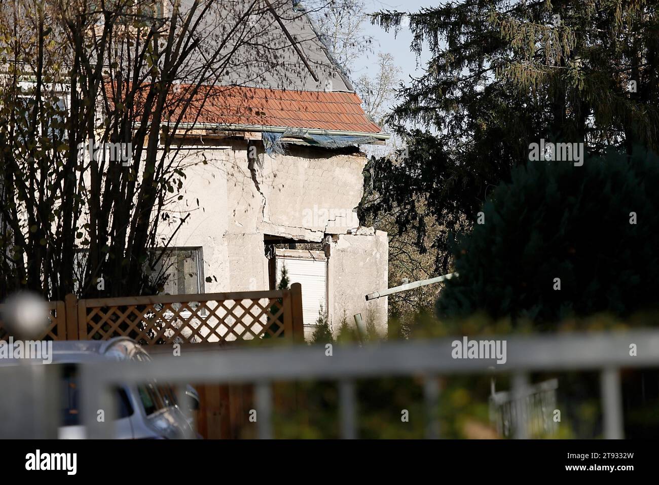 Berlin, Germany. 22nd Nov, 2023. The outer wall of a house collapsed. A ...