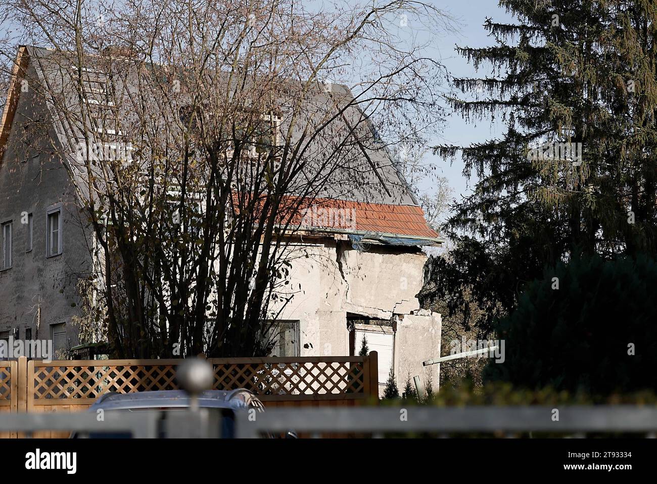 Berlin, Germany. 22nd Nov, 2023. The outer wall of a house collapsed. A ...
