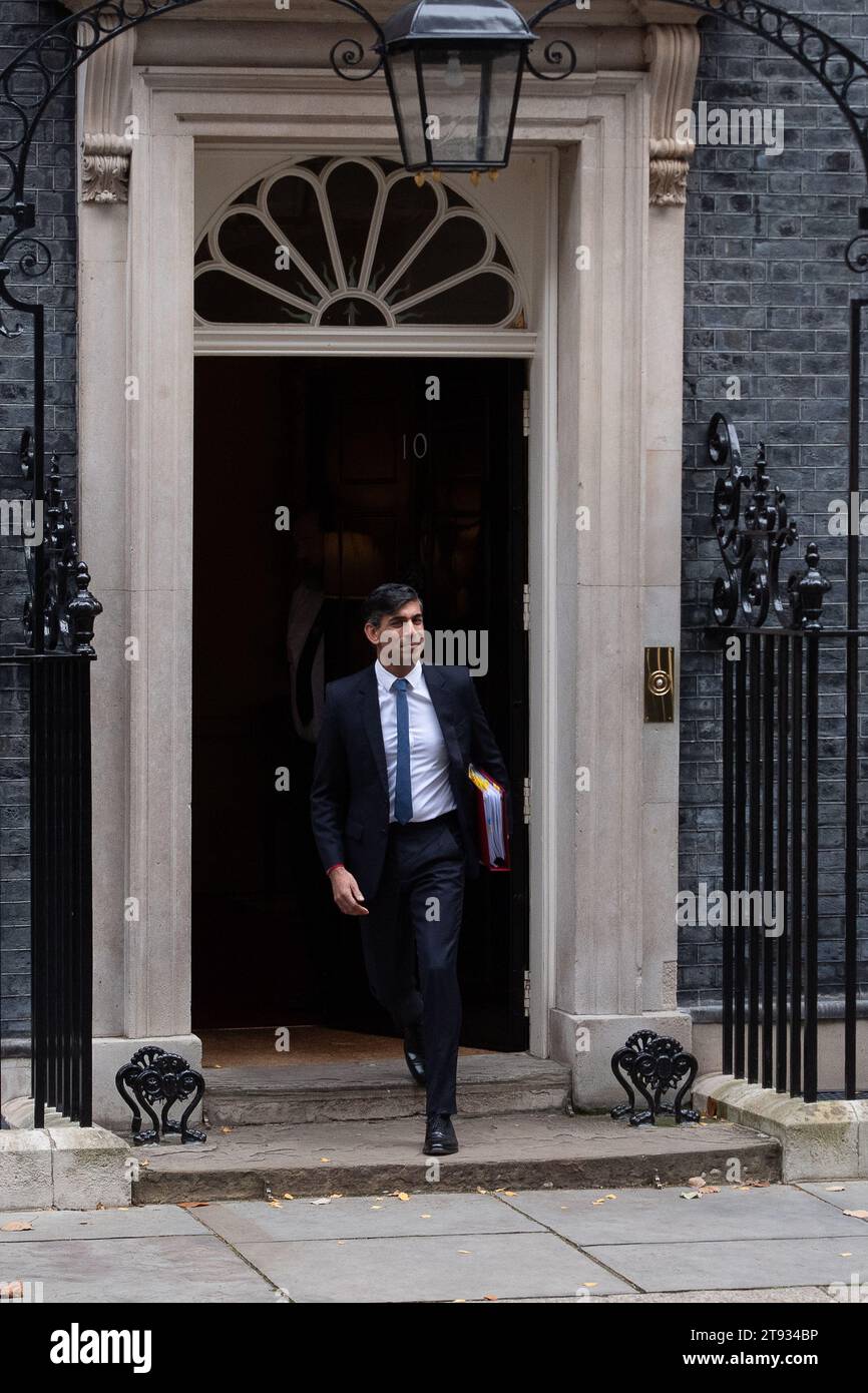 Whitehall, London, UK. 22nd November, 2023. Prime Minister Rishi Sunak leaves No 10 Downing ...
