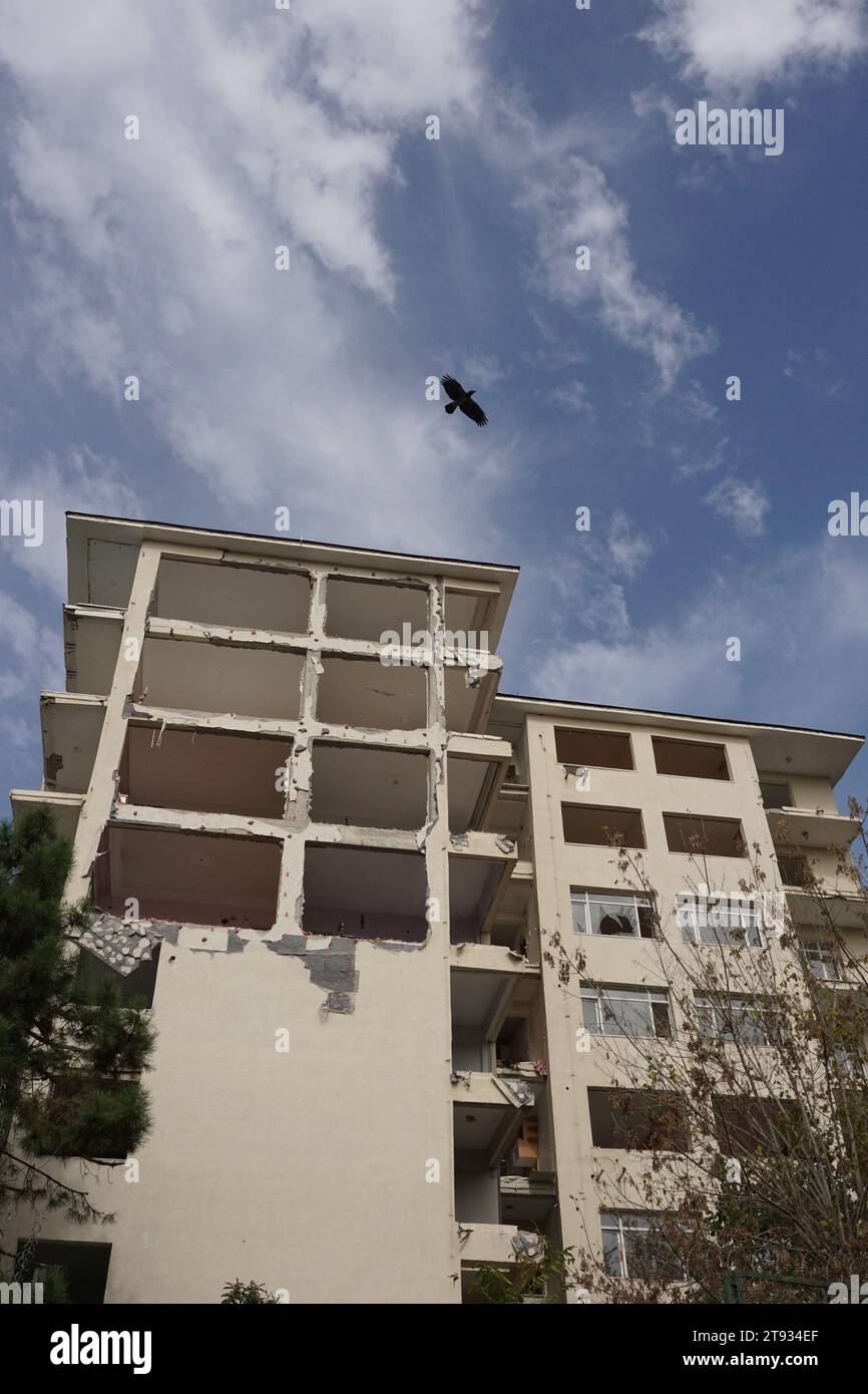 Demolition of an apartment building hi-res stock photography and images ...