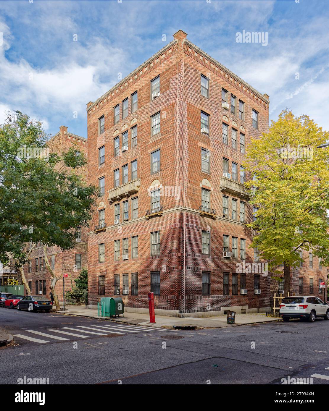 Orange Court, 35 Orange Street, is an Emery Roth-designed apartment ...