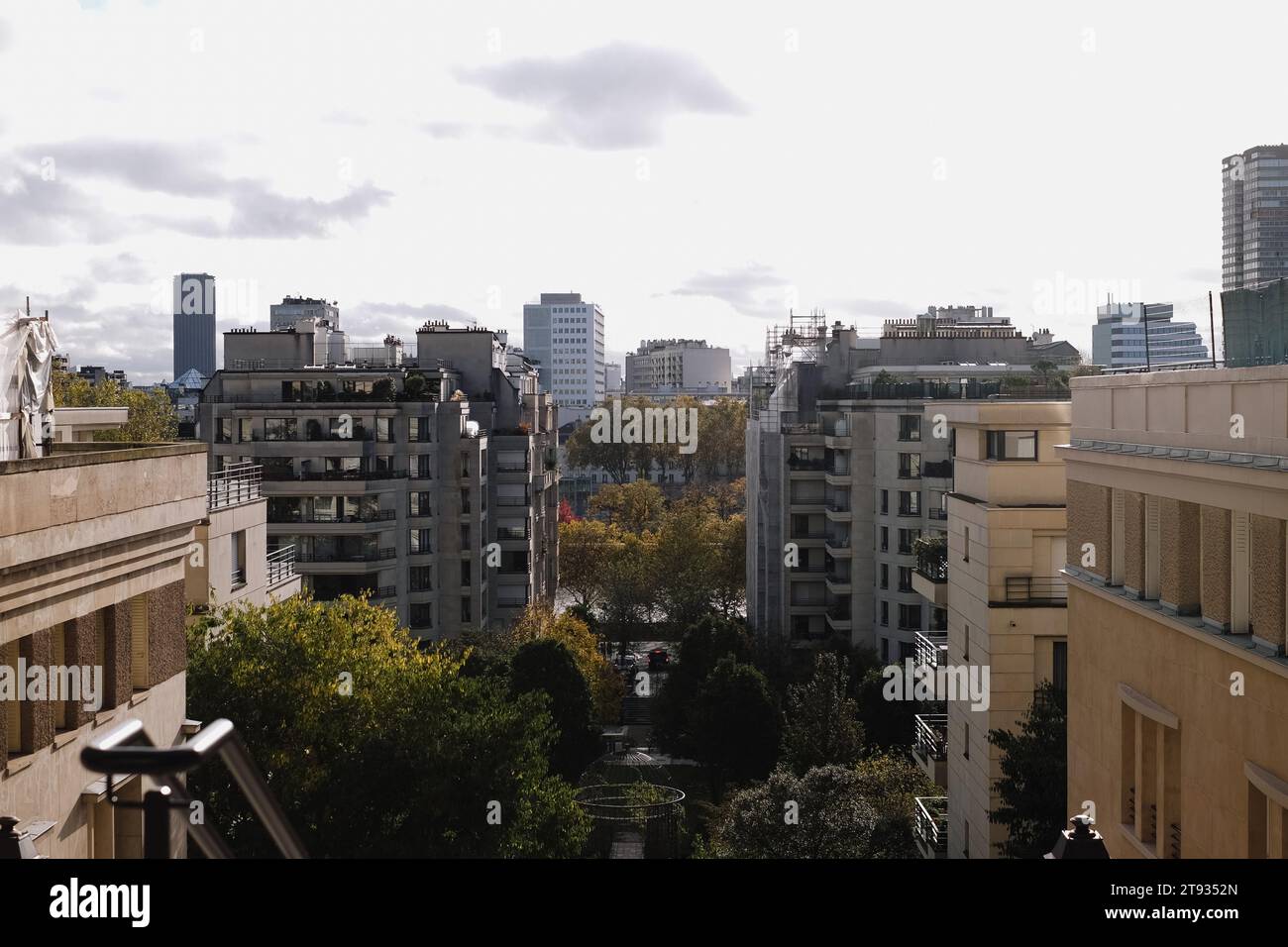Paris haussmann balconies hi-res stock photography and images - Alamy