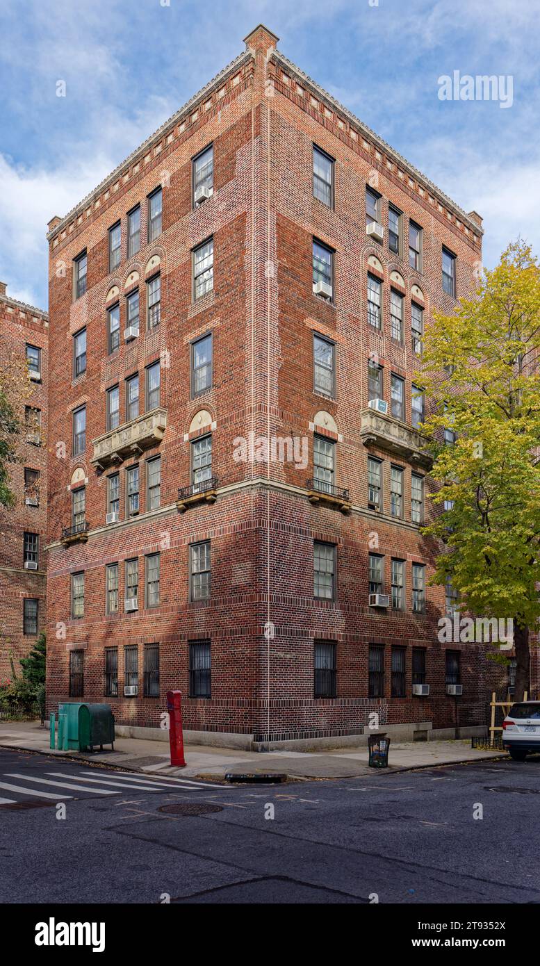 Orange Court, 35 Orange Street, is an Emery Roth-designed apartment ...