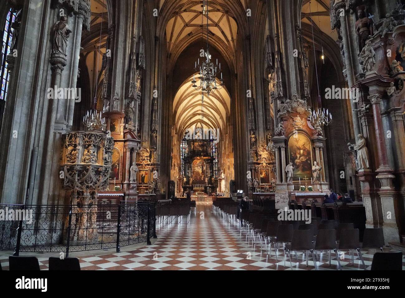 Stephansdom Innenansicht - Wien 21.11.2023: Wien *** St. Stephens ...