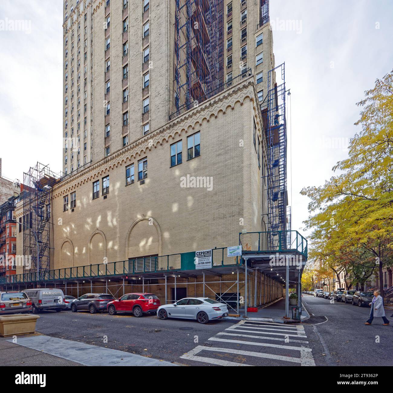 St. George Tower, 111 Hicks Street, is the Emery Roth-designed wing of ...