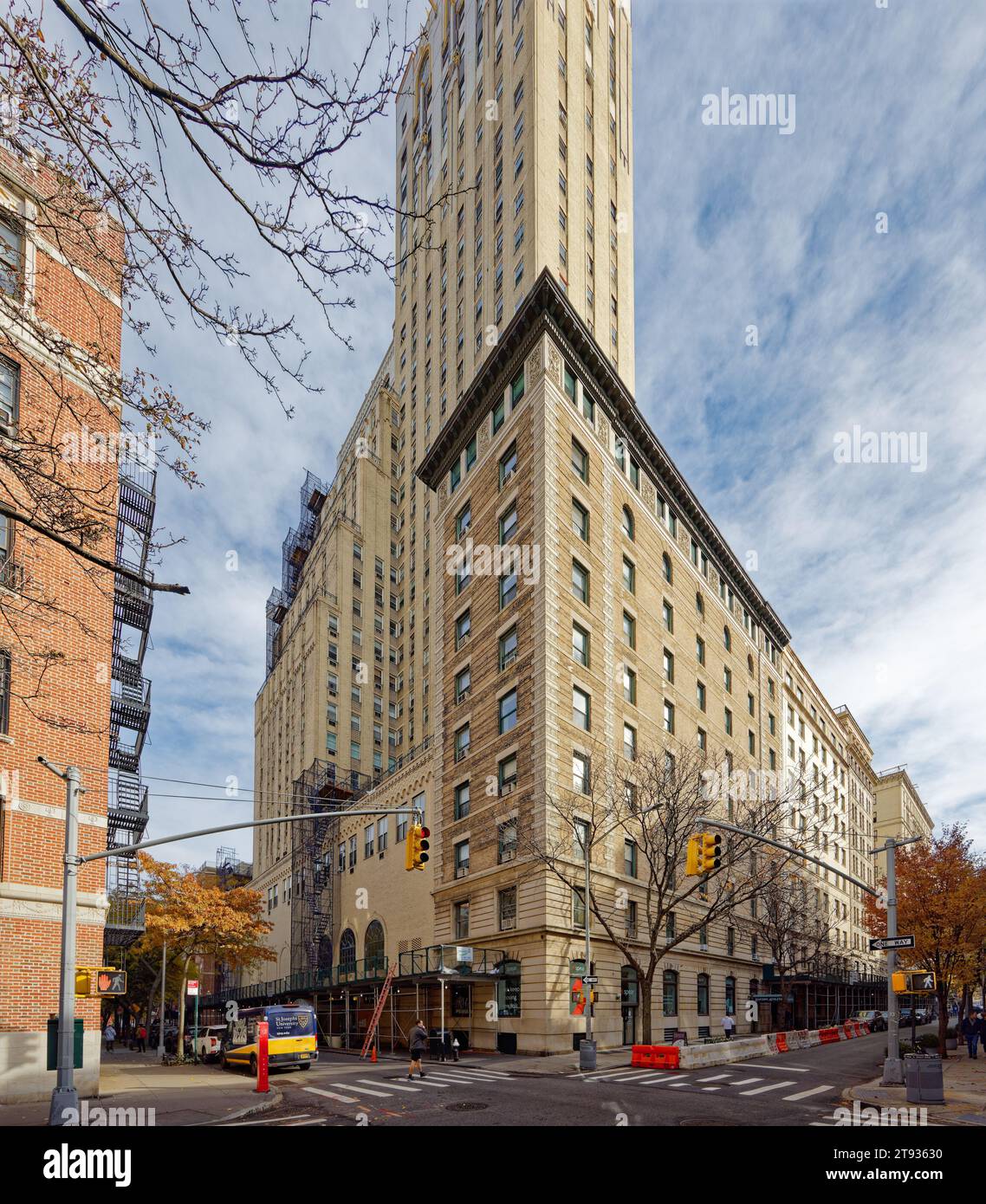 St. George Tower, 111 Hicks Street, is the Emery Roth-designed wing of ...