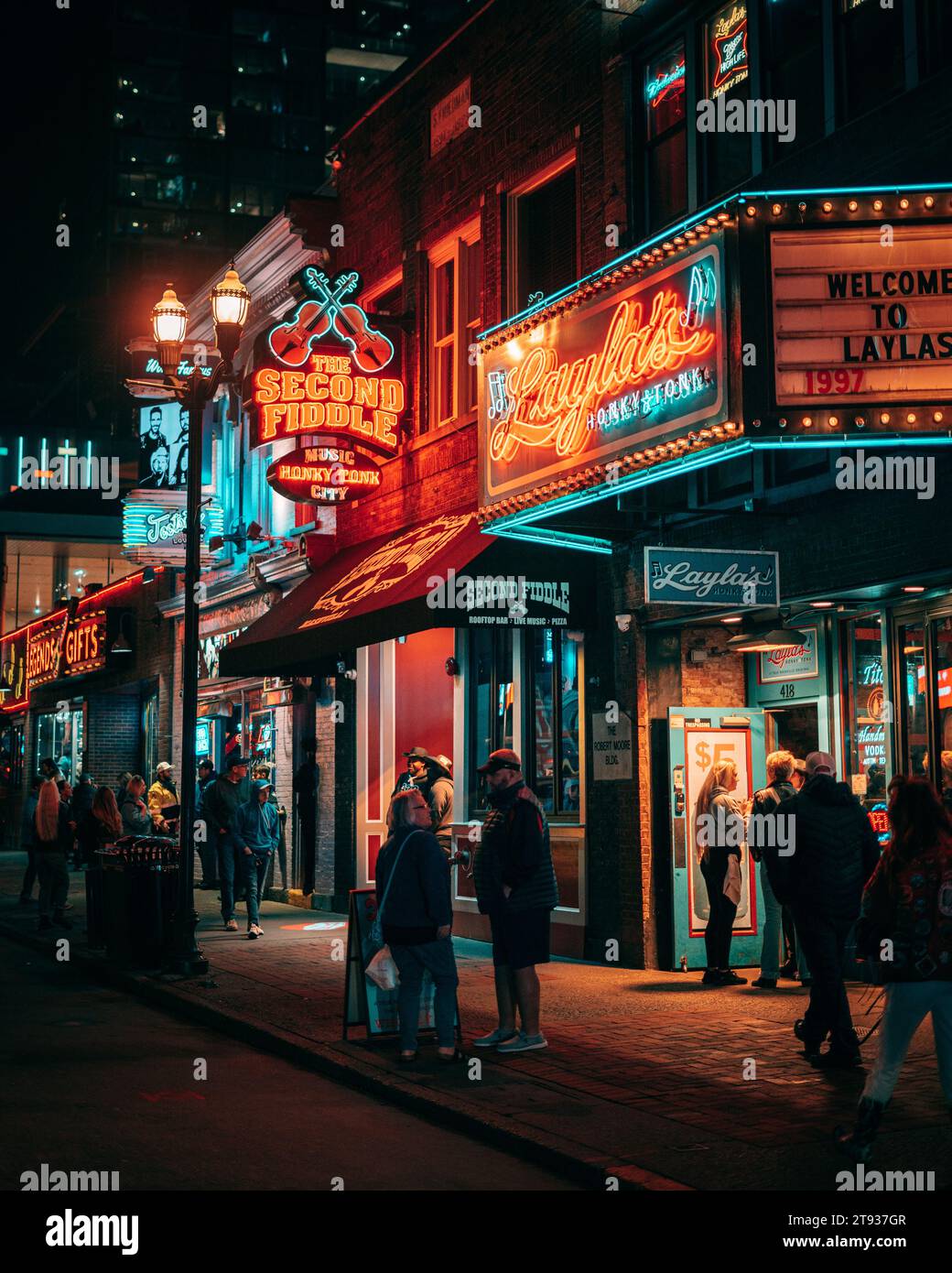 Second fiddle nashville hi-res stock photography and images - Alamy