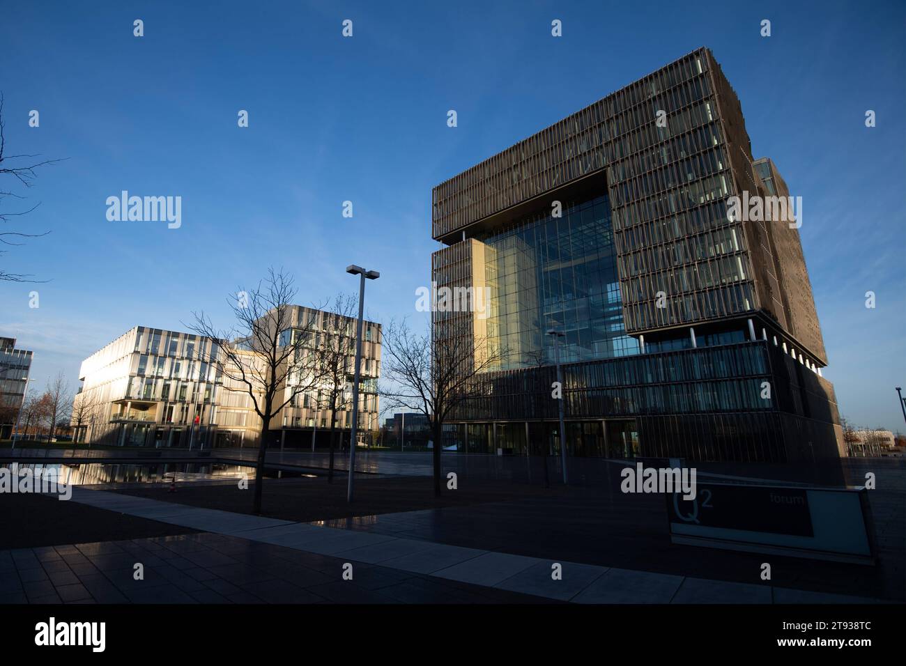 Die Konzernzentrale von ThyssenKrupp in Essen, Firmenlogo, Quartier ...
