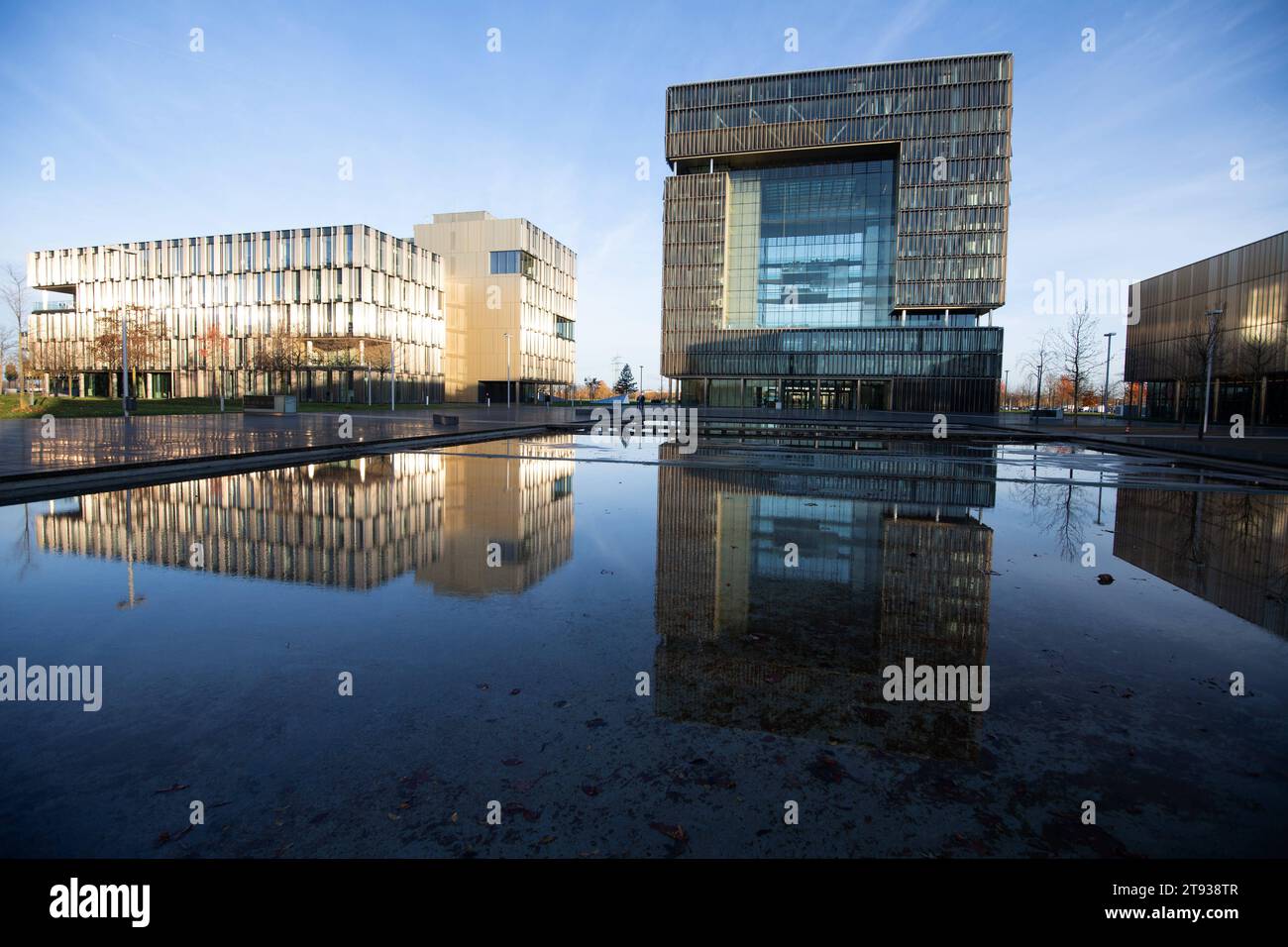 Die Konzernzentrale von ThyssenKrupp in Essen, Firmenlogo, Quartier ...