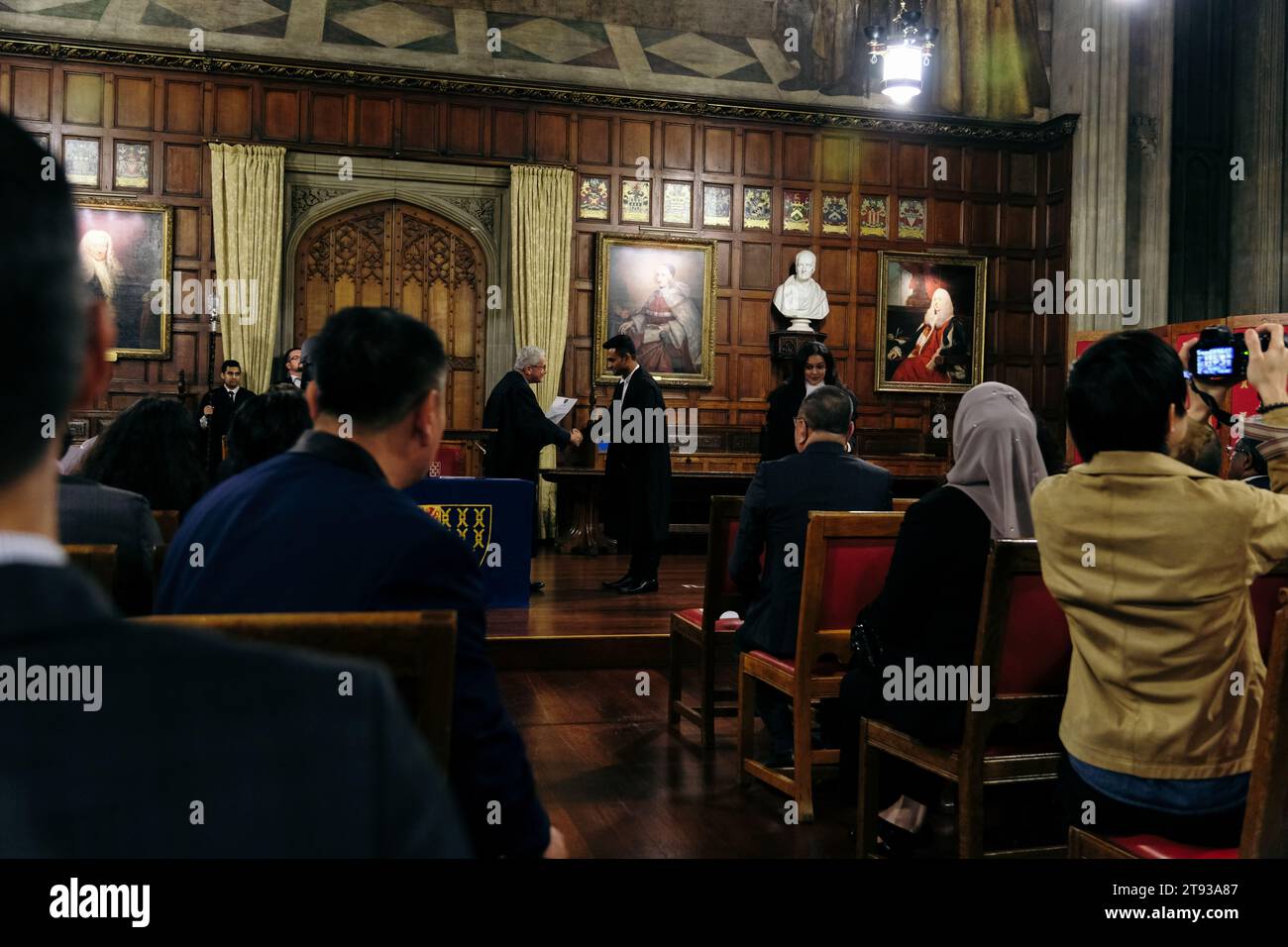 British courtroom barrister hi-res stock photography and images - Alamy
