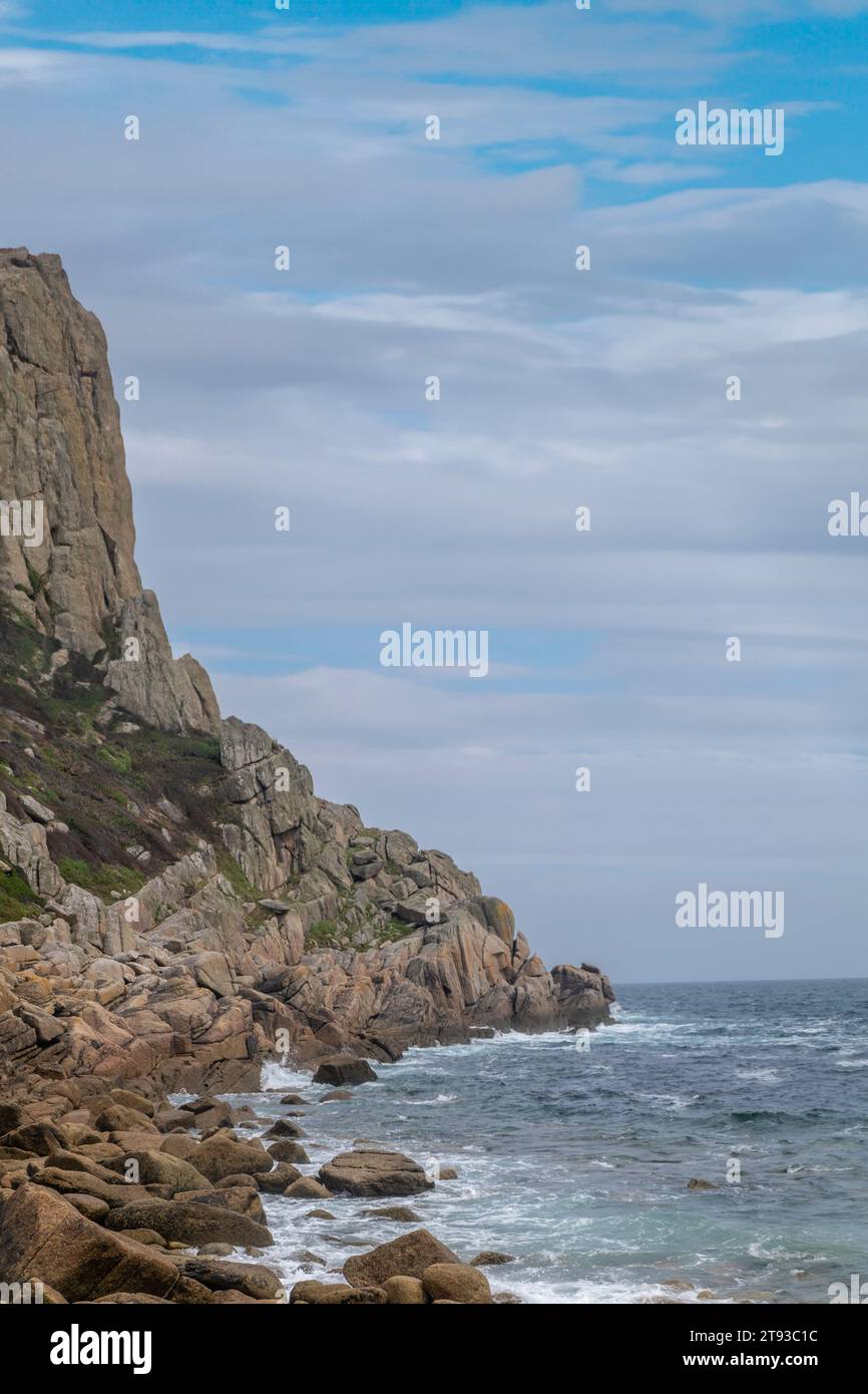 Rock rocks stone sea sky coastal uk hi-res stock photography and images ...