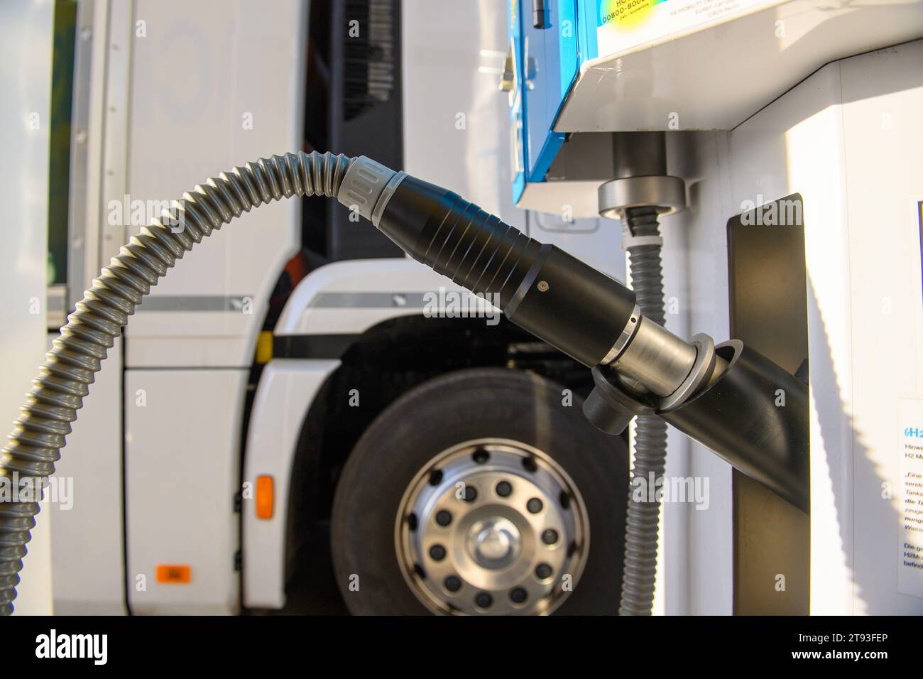 22 November 2023, Saxony-Anhalt, Magdeburg: A pump nozzle for hydrogen ...
