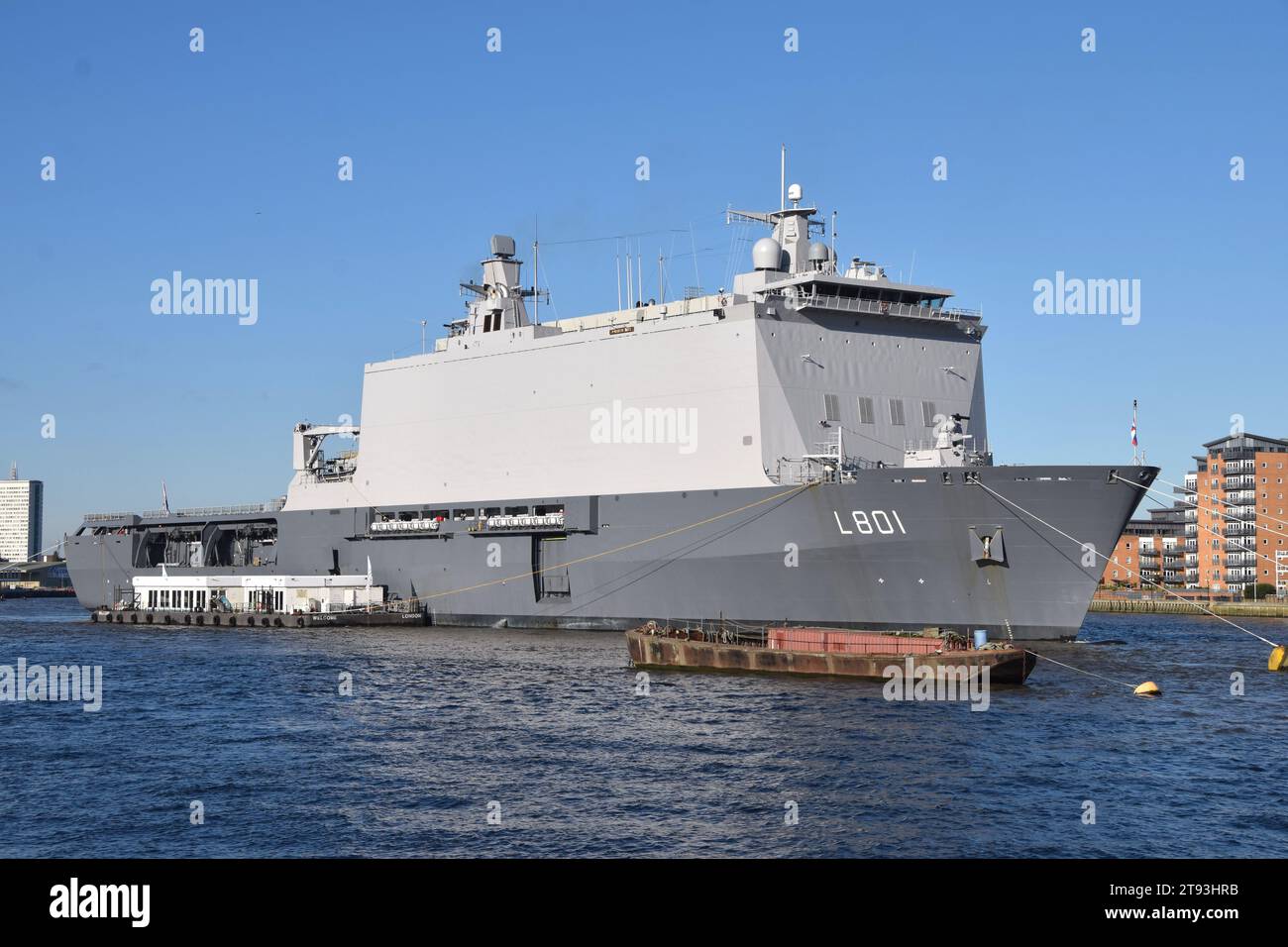 Royal navy ship l801 imo 9280768 rotterdam class landing pl hi-res stock photography and images ...