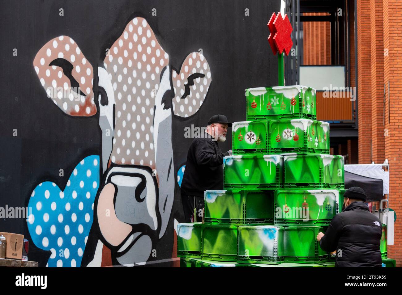 London, UK. 22 November 2023. (L) A graffiti artist at work at the ...