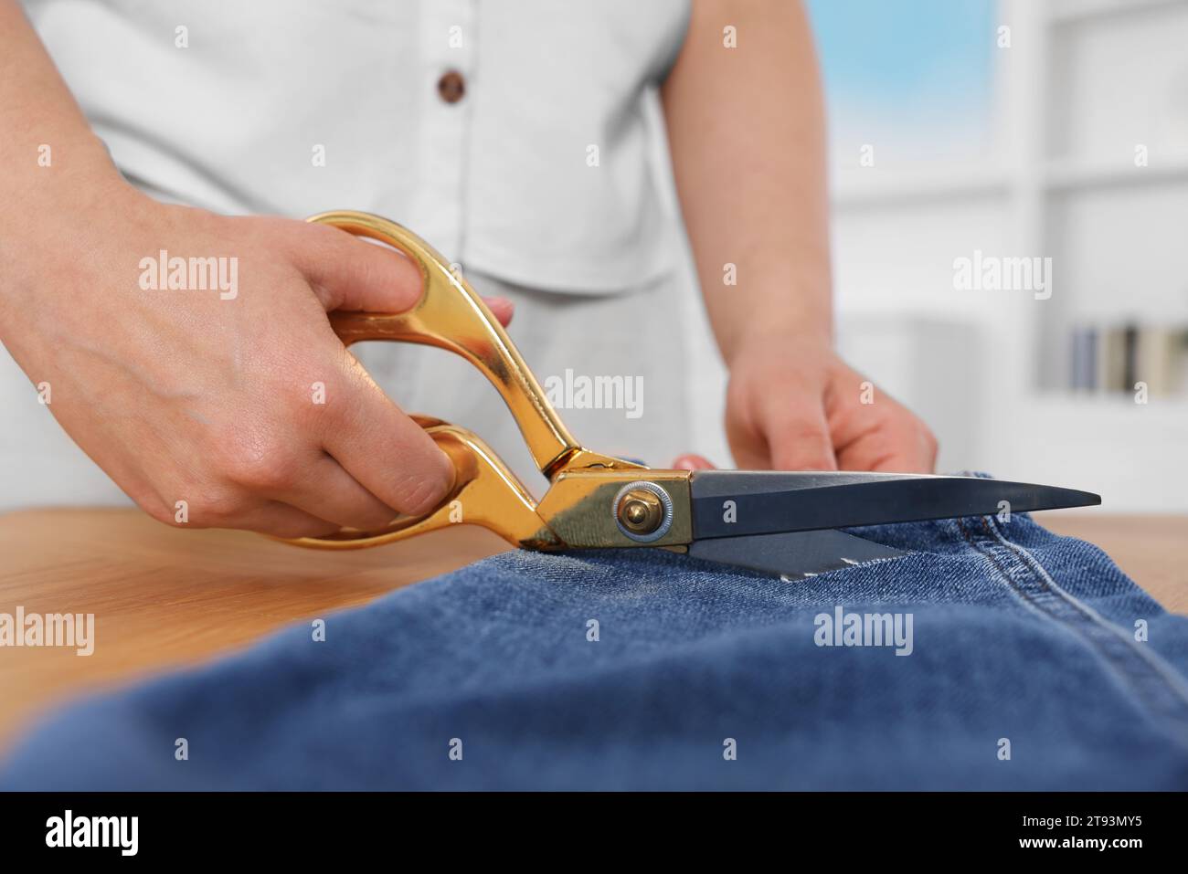 Ripped skinny jeans hi-res stock photography and images - Alamy