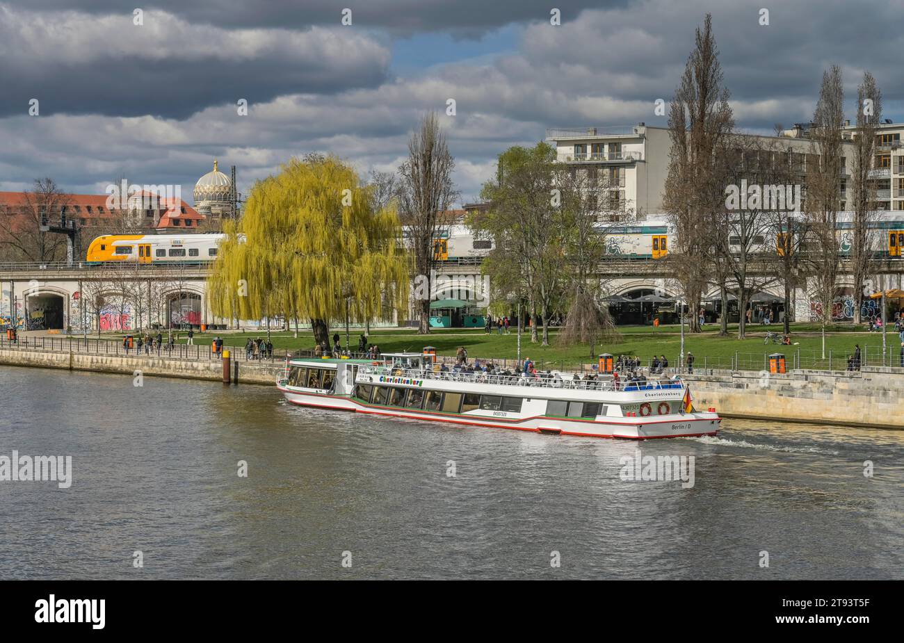 Spree, Ufer, James-Simon-Park, Mitte, Berlin, Deutschland Stock Photo ...