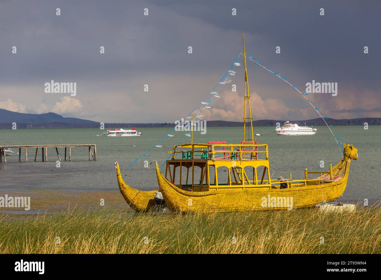 Totora boat on the Titicaca lake in Bolivia Stock Photo - Alamy