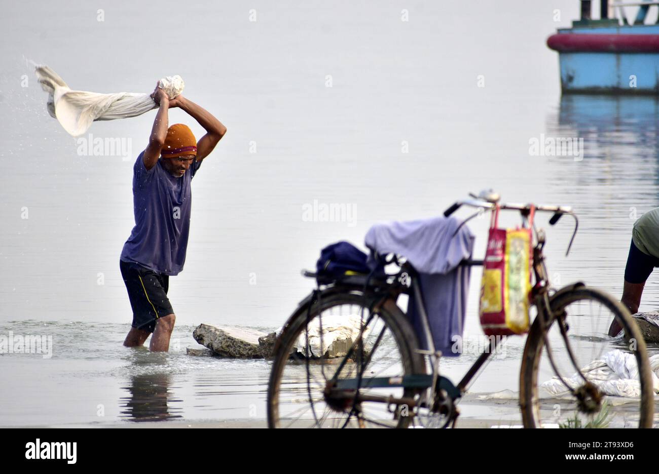 Guwahati, Guwahati, India. 22nd Nov, 2023. Washer man washes clothes on ...