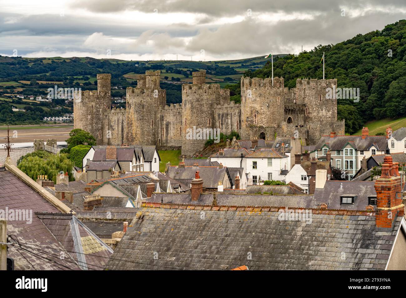 Conwy Castle und die Dächer der Altstadt in Conwy, Wales ...